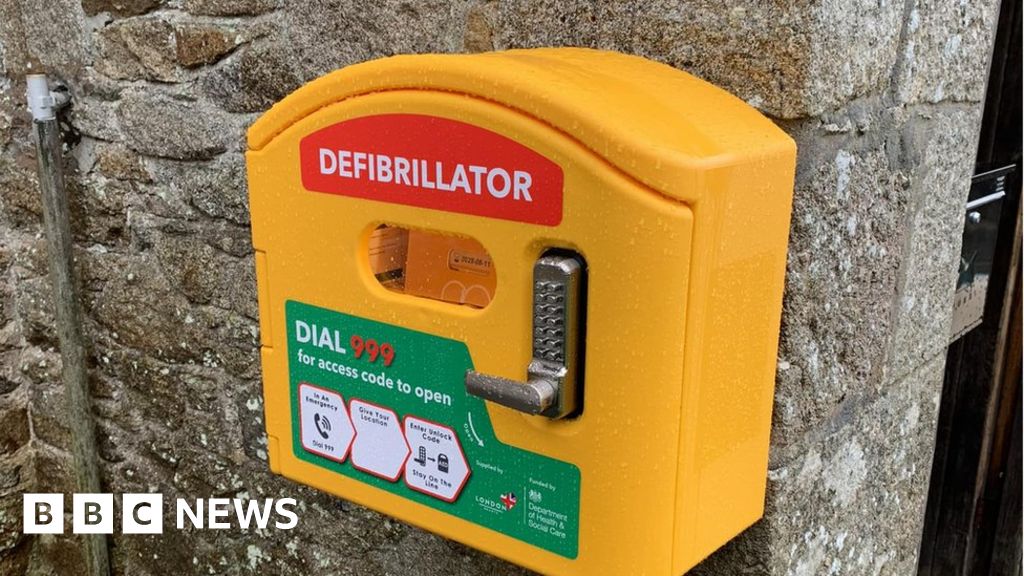 Bovey Tracey church installs public defibrillator