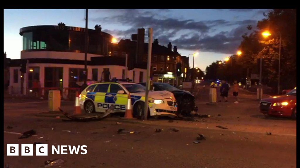 Five hurt in Liverpool police pursuit crash - BBC News