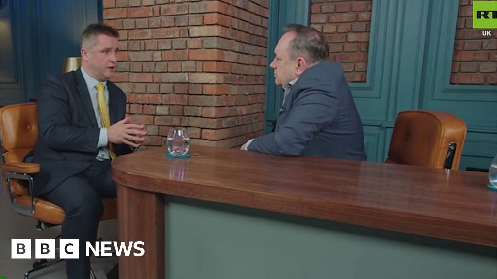 SNP MP Angus MacNeil 'will continue to appear on RT' - BBC News