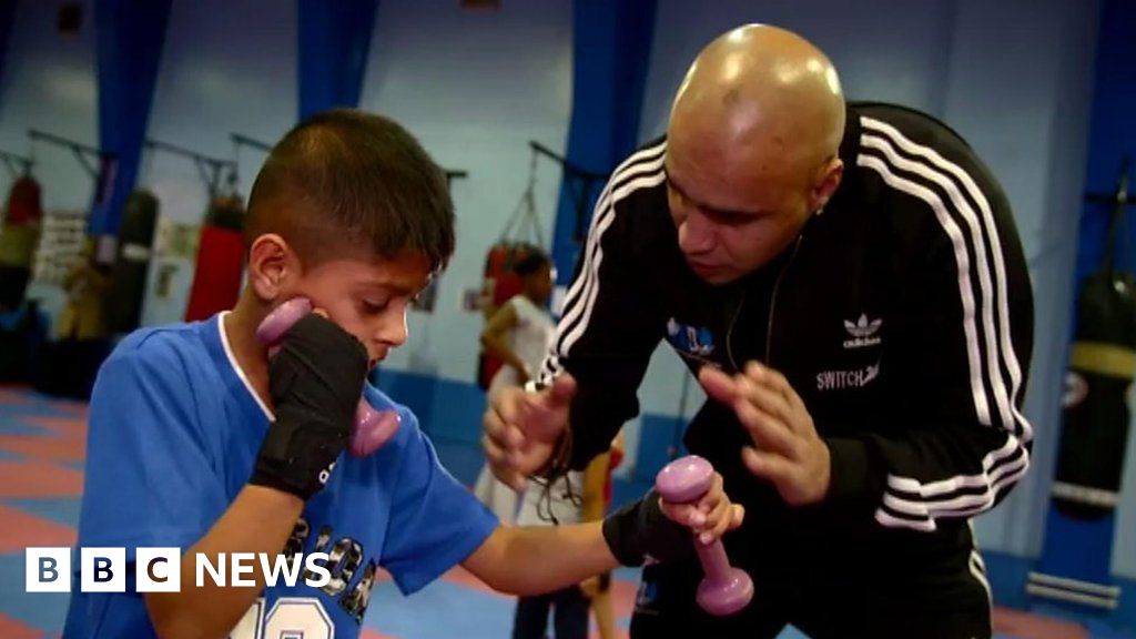 Unsung Hero finds new home for Nottingham School of Boxing - BBC News