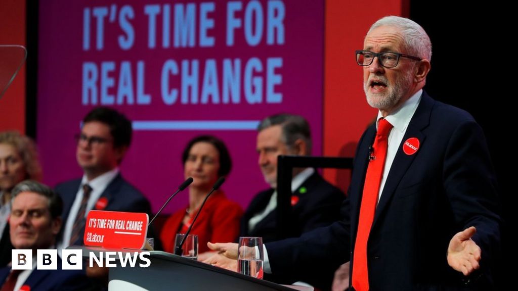 Brexit: Labour pledges new deal with no Irish Sea border