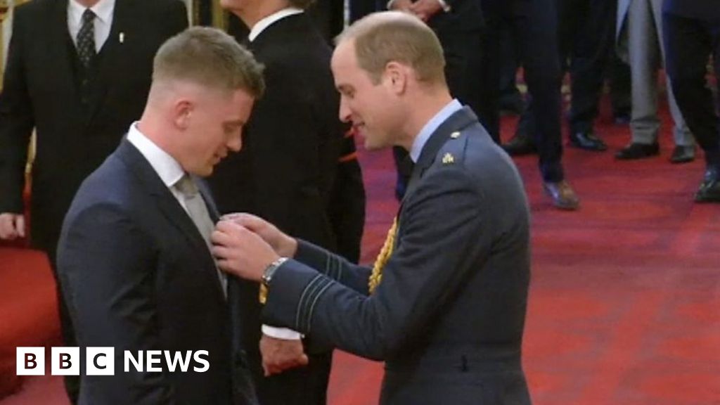 Adam Peaty describes MBE as 'an amazing honour' - BBC News
