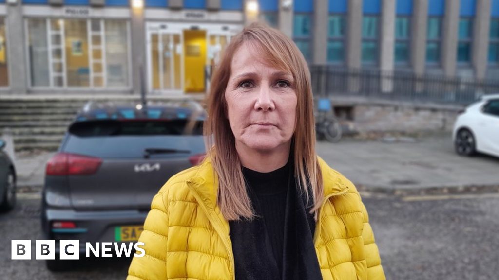 Sam Eljamel: Patient reports NHS Tayside to police over surgeon - BBC News