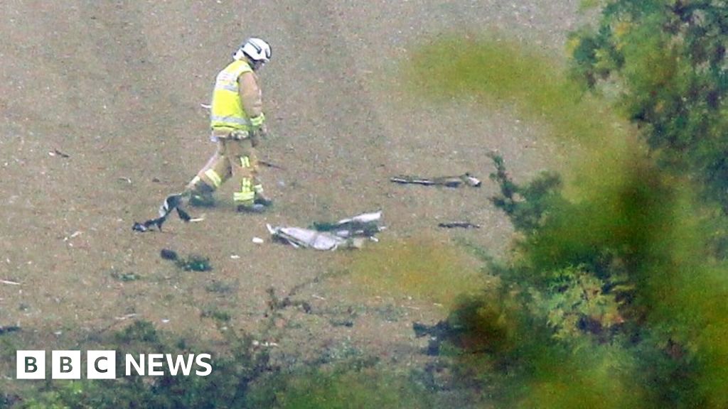 Chigwell air crash: Investigation into fatal crash under way - BBC News