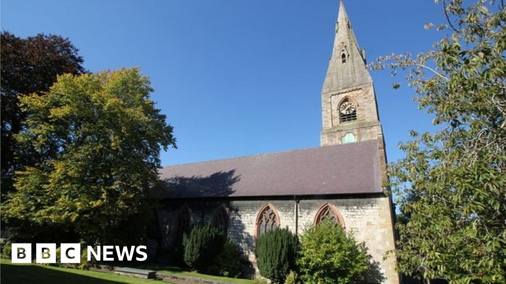 Ruthin St Peter's Church in 'write on our roof' invite - BBC News