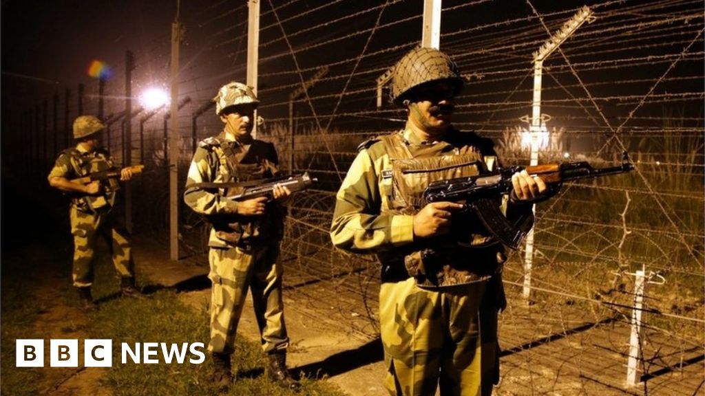 Kashmir attack: Militants target Baramulla Indian base - BBC News