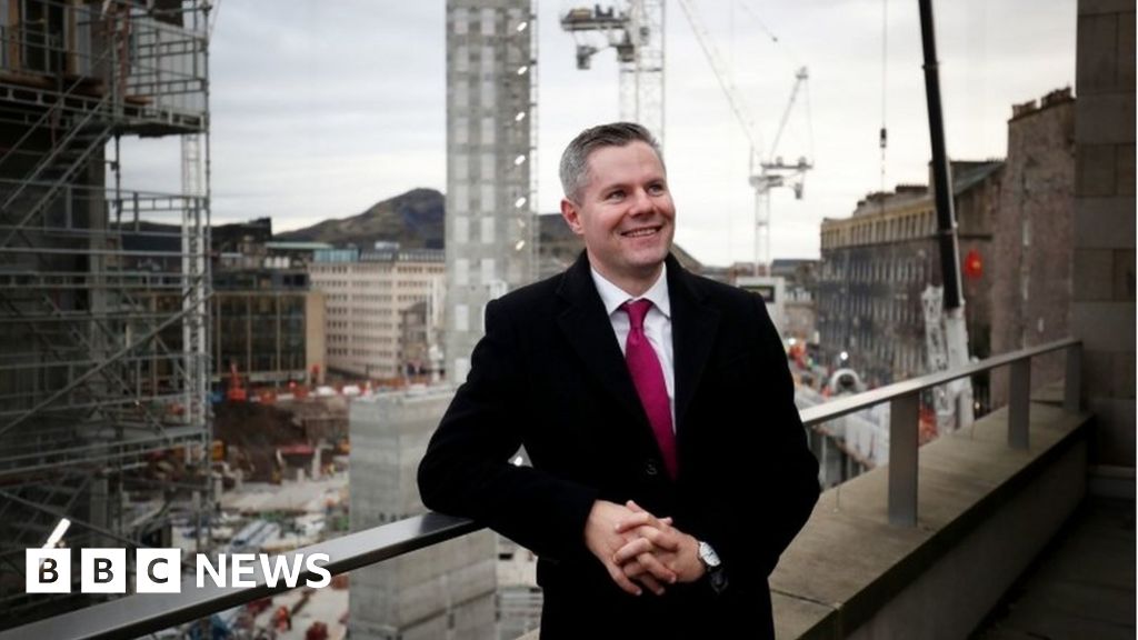 Scotland finance secretary Derek Mackay promises budget backing - BBC News