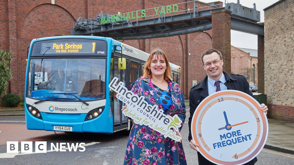Gainsborough gets expansion of its bus service - BBC News