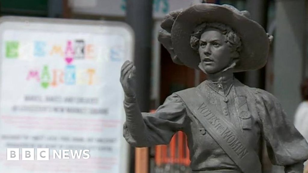 Suffragette Alice Hawkins' family praise Leicester statue - BBC News