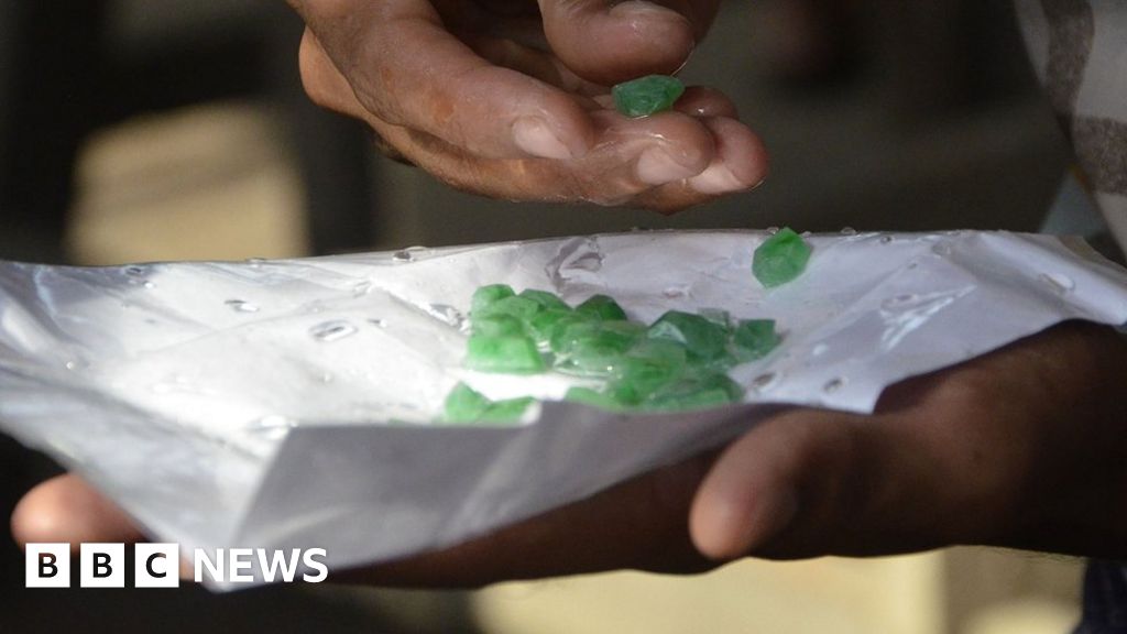 Myanmar elite 'profits from $31bn jade trade' - BBC News