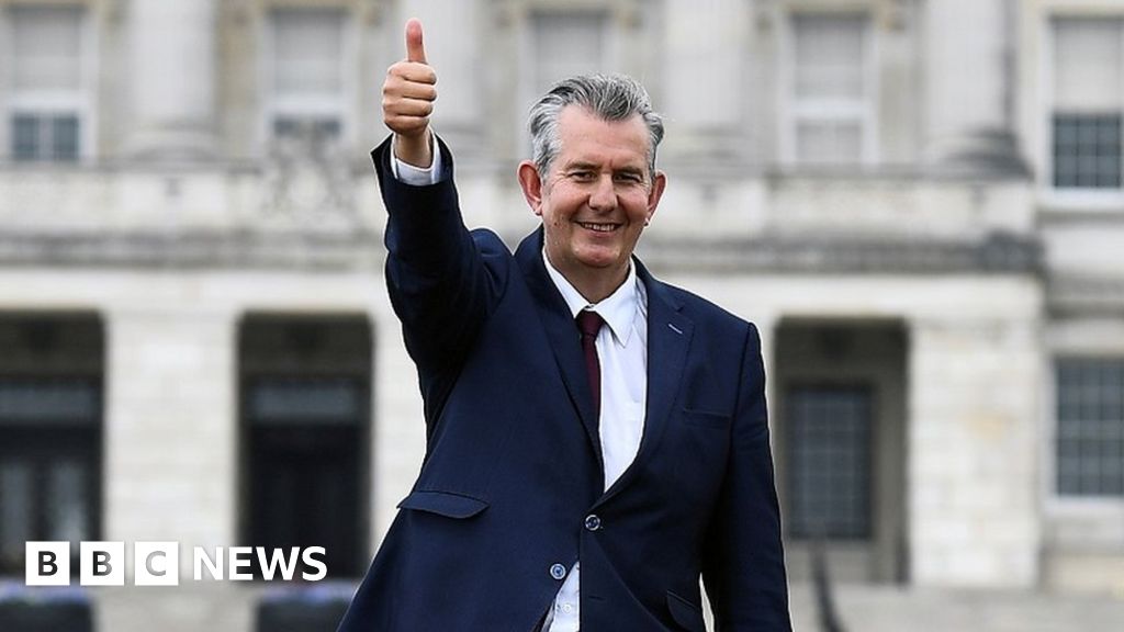 Edwin Poots holds one-to-one meetings with DUP MLAs - BBC News