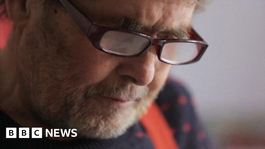 Artist Osi Rhys Osmond's last work for Maggie's cancer centre - BBC News