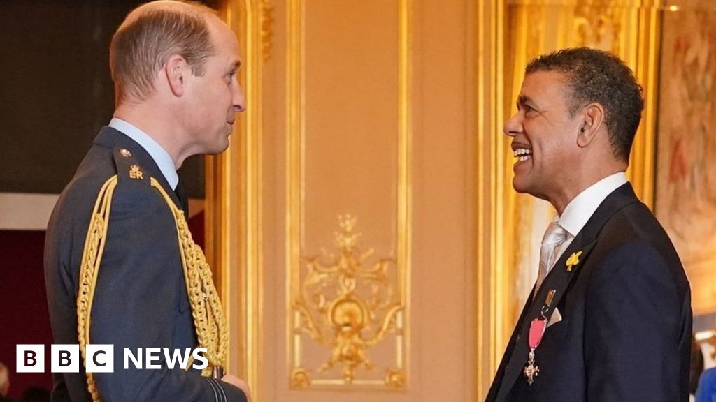 Chris Kamara: Receiving MBE from Prince of Wales 'unbelievable' - BBC News