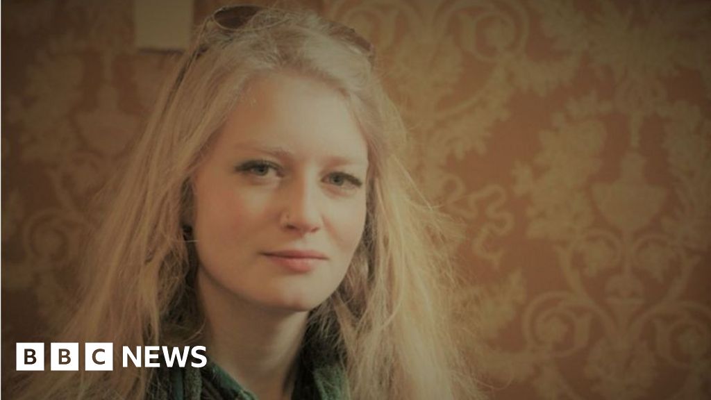 Gaia Pope: Video tribute to teen played to inquest jury - BBC News