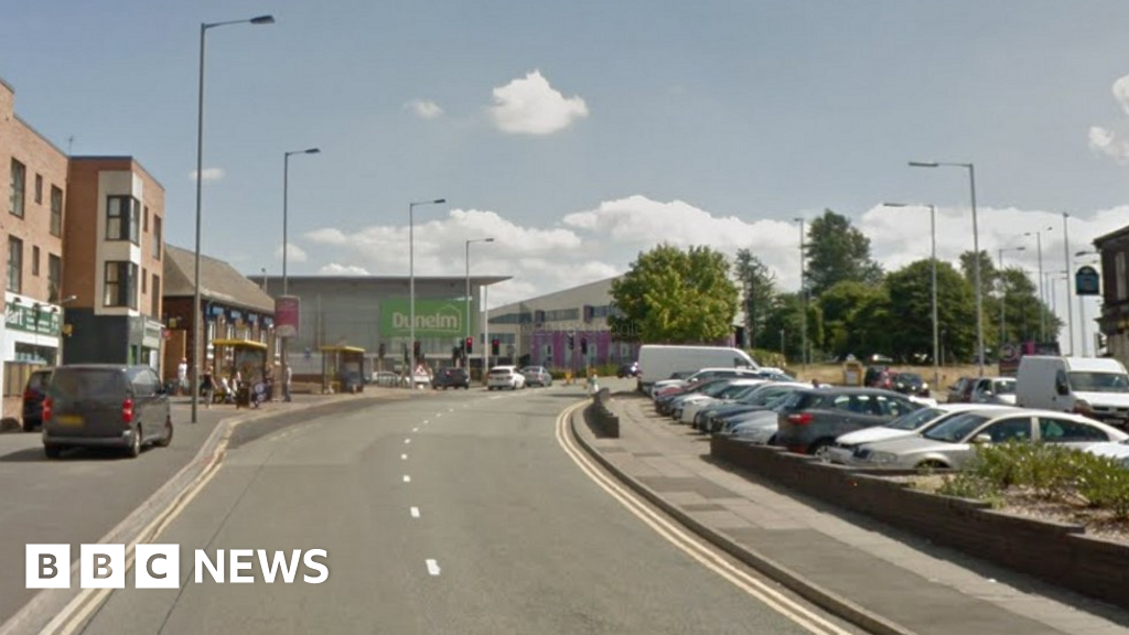 Liverpool police officer hit by brick thrown at car - BBC News