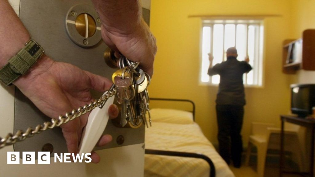 Covid in Scotland: Prison cases 'almost double' in a week - BBC News