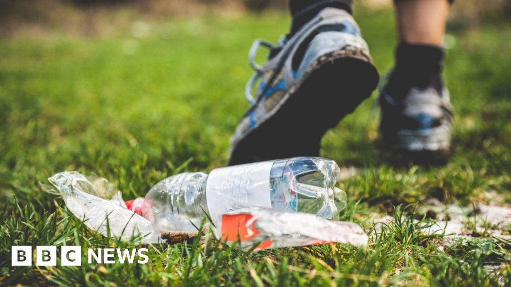 Contract cut with criticised 'litter police' in Maidstone - BBC News