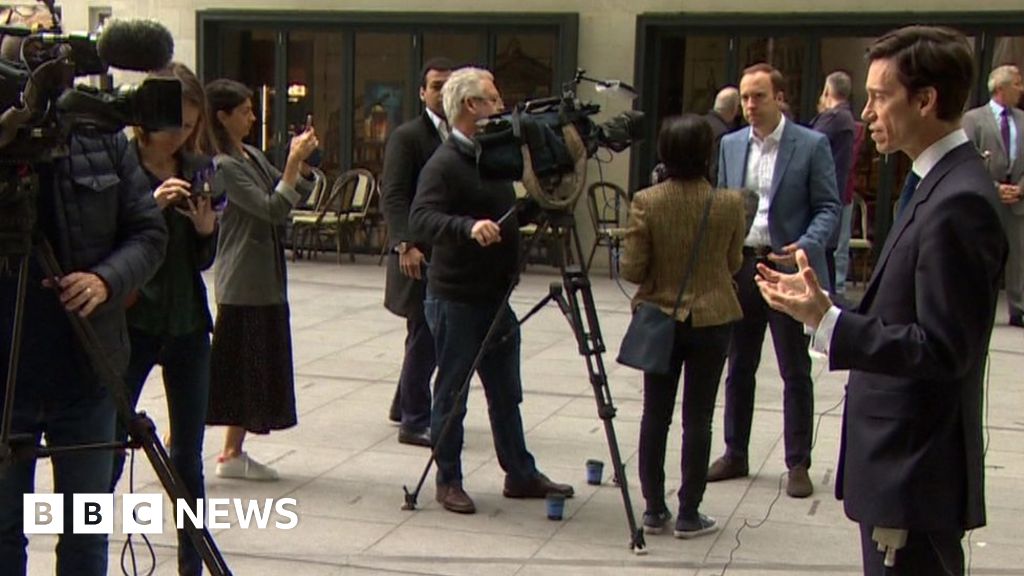 Tory leadership: Rivals clash over support for no-deal Brexit - BBC News