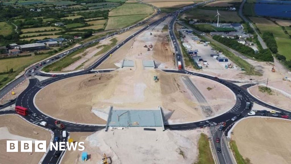 A30 Cornwall overnight closures cancelled - BBC News