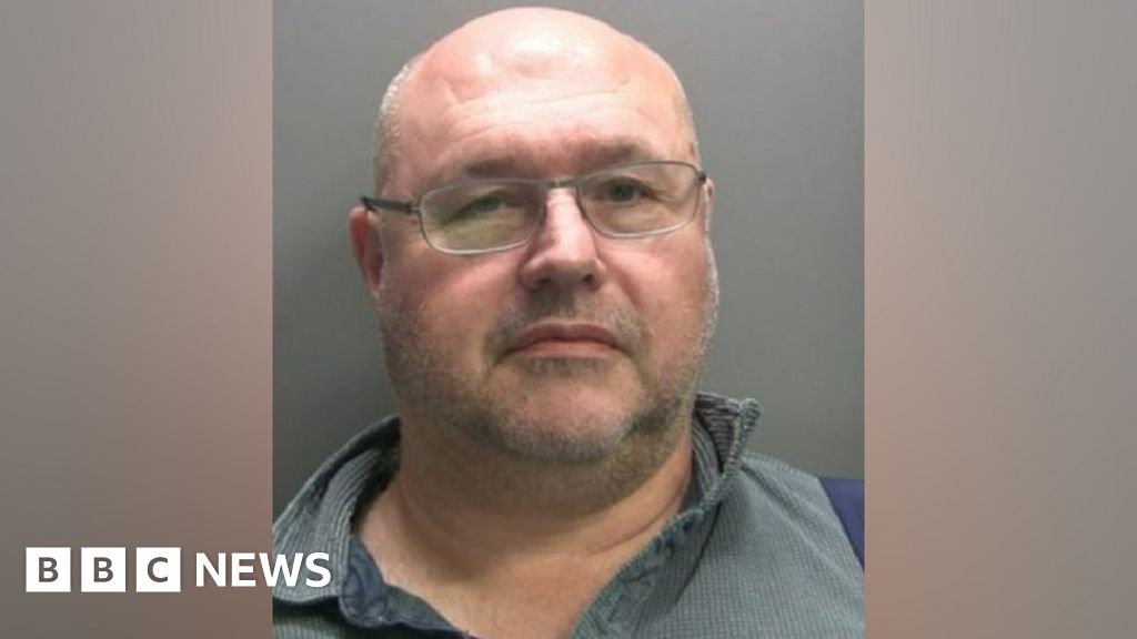 Robin Moss: Chess-playing tax fraudster spent £115,000 on pottery - BBC ...