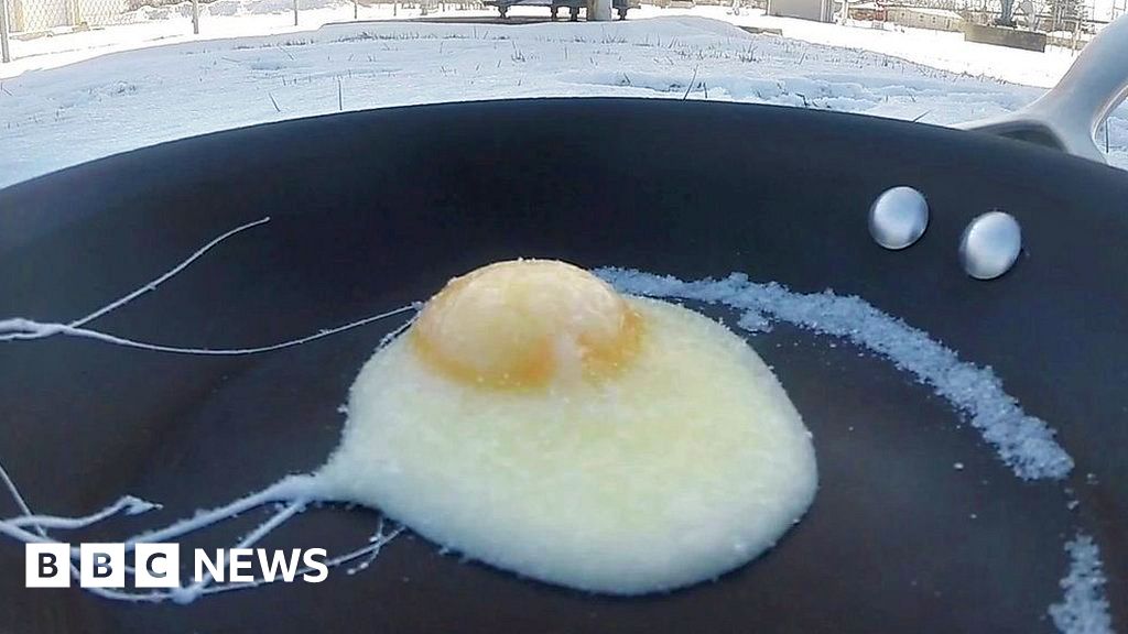 Polar vortex: How people are having fun in the freeze - BBC News