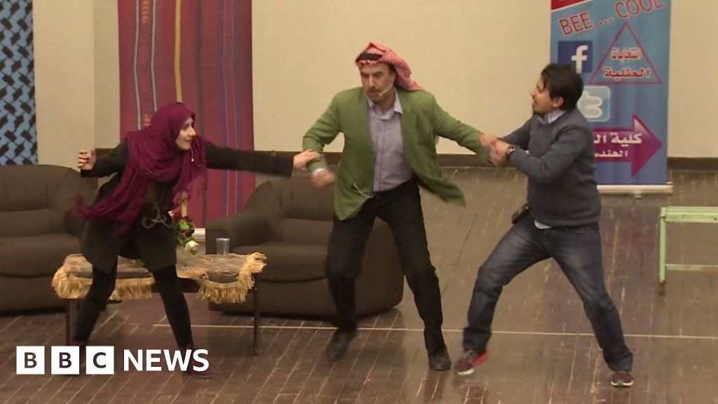 Using theatre to combat 'Islamic State' - BBC News