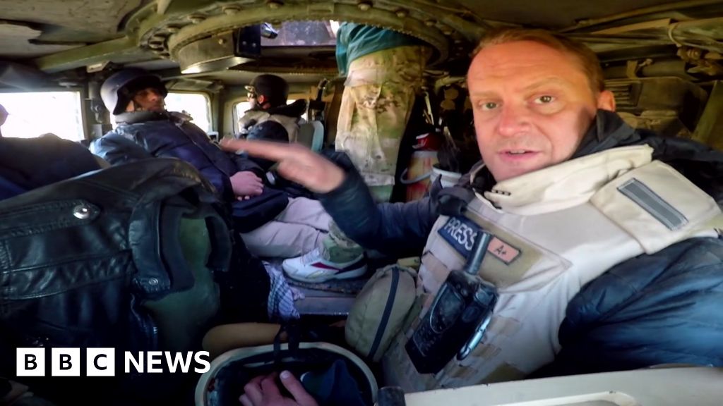 Islamic State: Battle for Mosul by land and air - BBC News