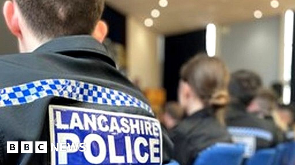 Lancashire Police: Fifty new graduate police officers join force - BBC News