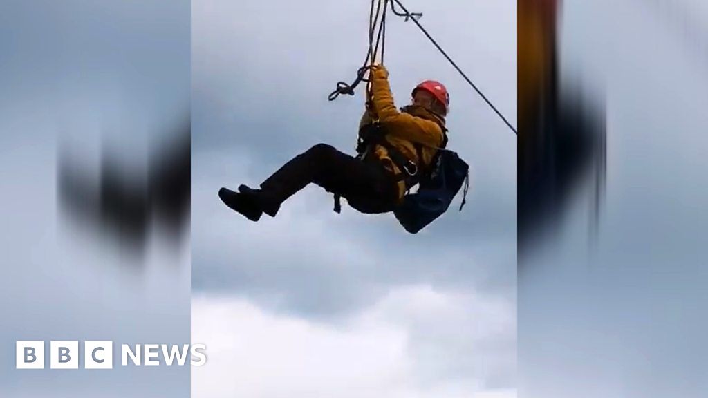 Coronavirus: 101-year-old woman zooms on a zip slide
