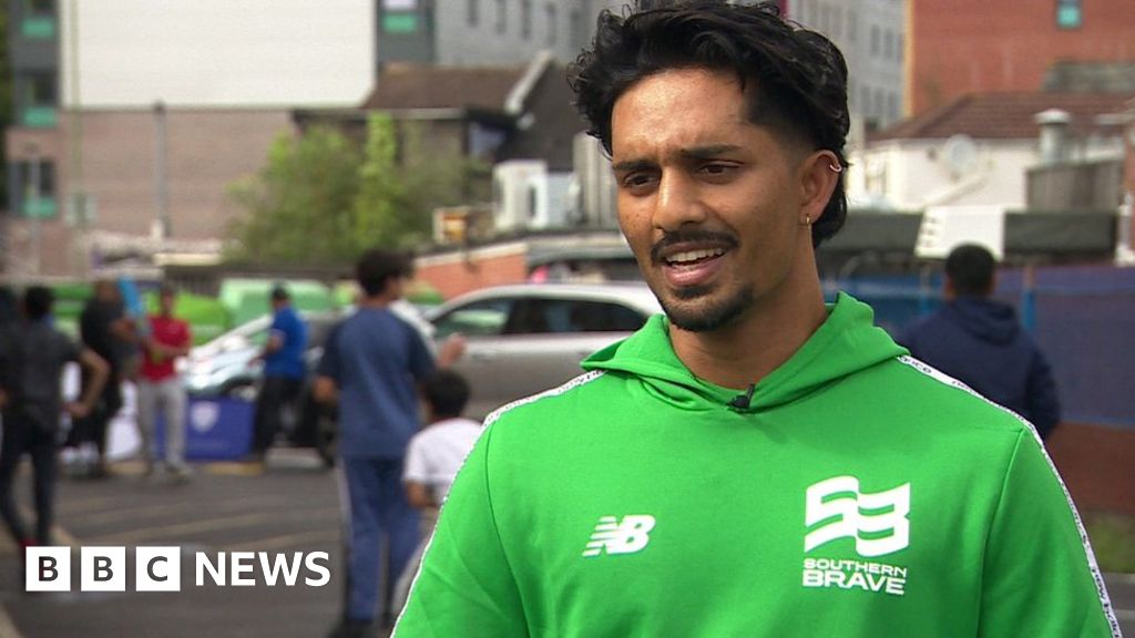 Southern Brave: Cricketer Jafer Chohan inspires young players - BBC News