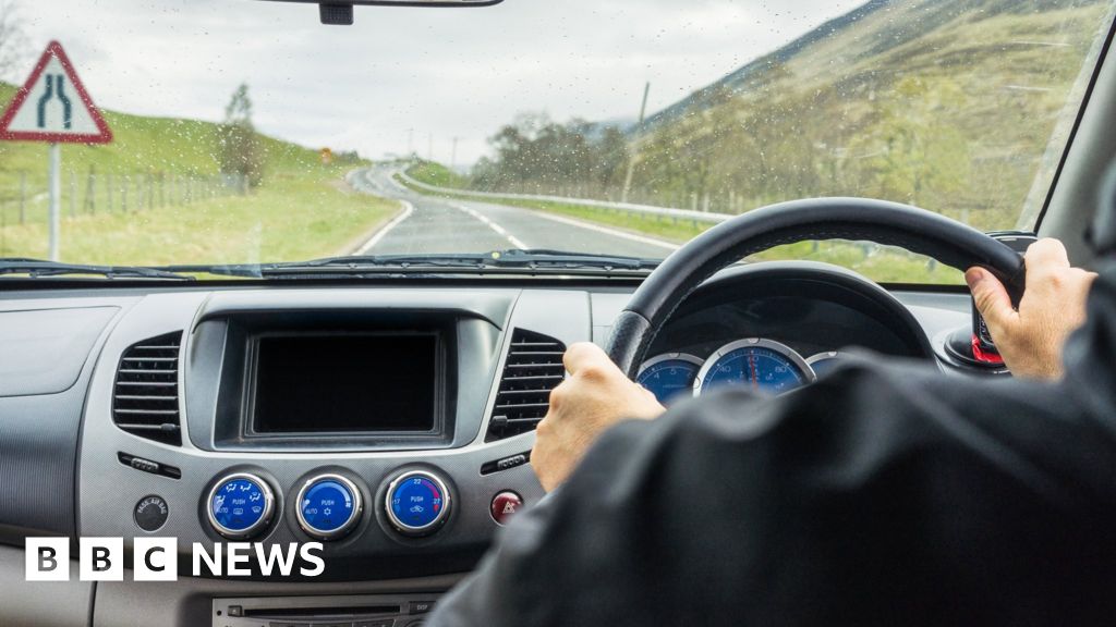 Drivers 'should have compulsory eye tests' - BBC News