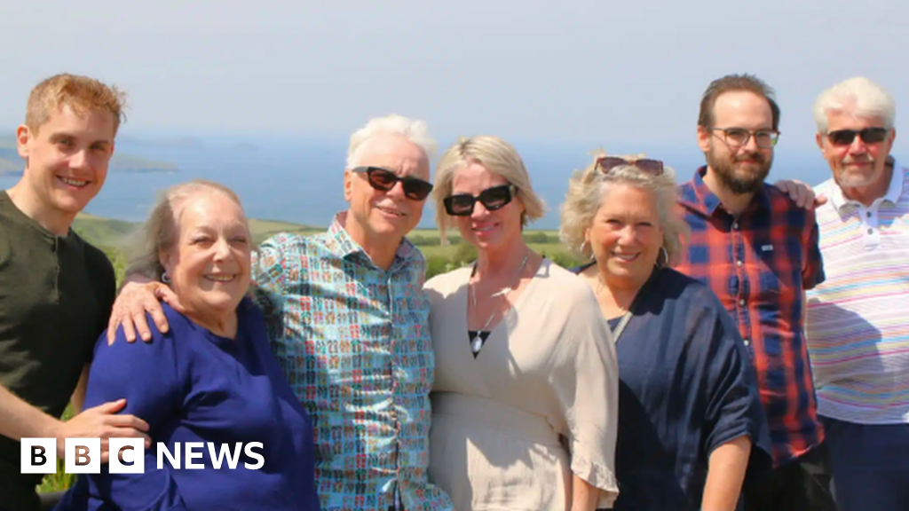 Adopted Worcester woman meets Canadian family after DNA match - BBC News