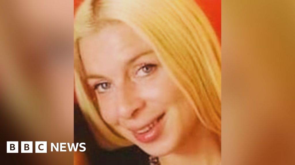 Preston woman found dead in home was wonderful, family say - BBC News