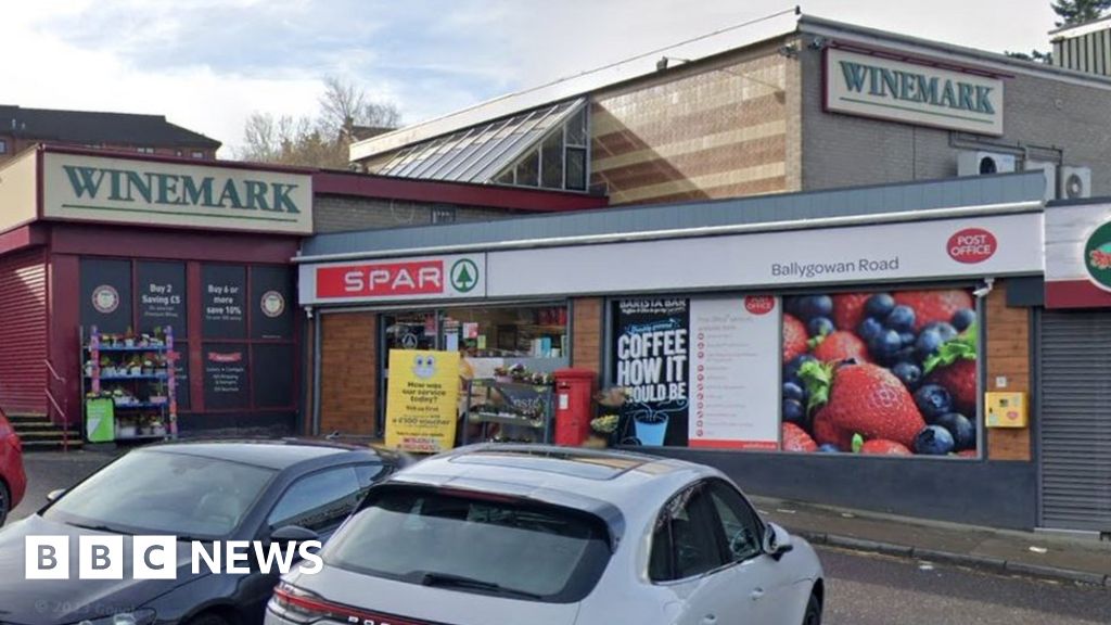 East Belfast: Workers' hands bound with cable ties in robbery
