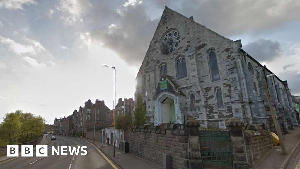 Arrest after vandalism attack on Dundee mosque - BBC News