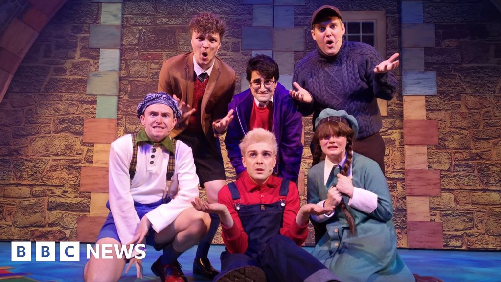 Jings! Crivvens! Help ma Boab! Oor Wullie moves from page to stage ...