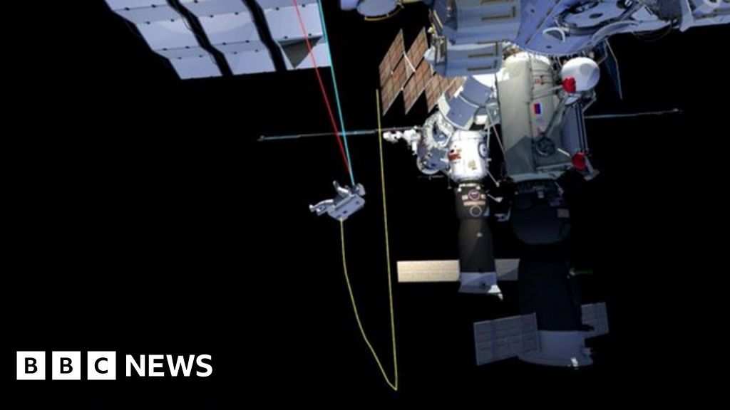 Tim Peake practises using spacewalk rescue jet pack - BBC News