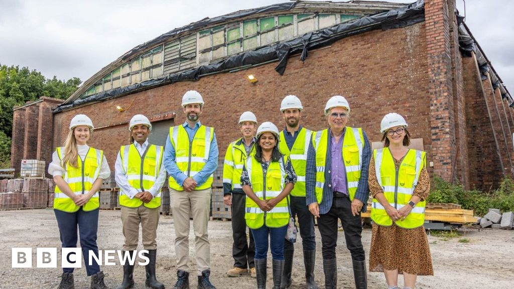 Bid to turn Filton Airfield hangar into community hub - BBC News