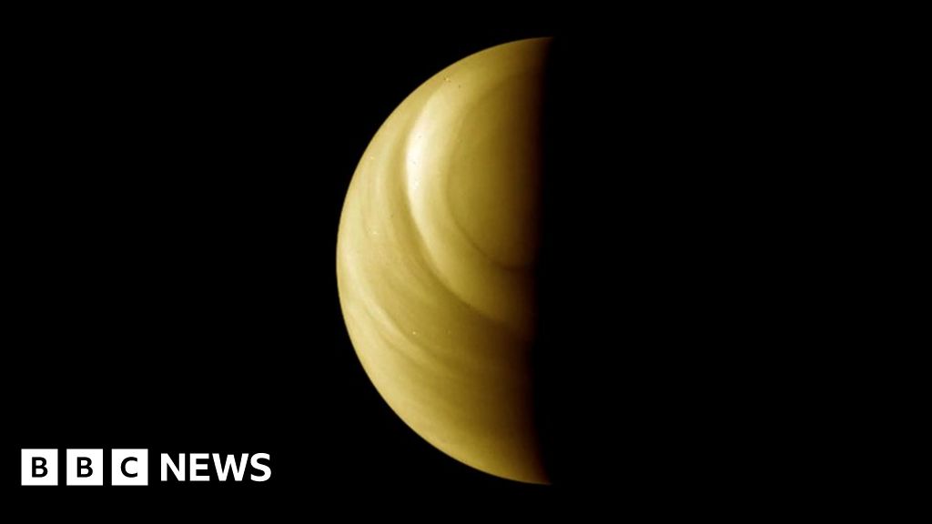 'Tantalising' glimpse of volcanic eruptions on Venus - BBC News