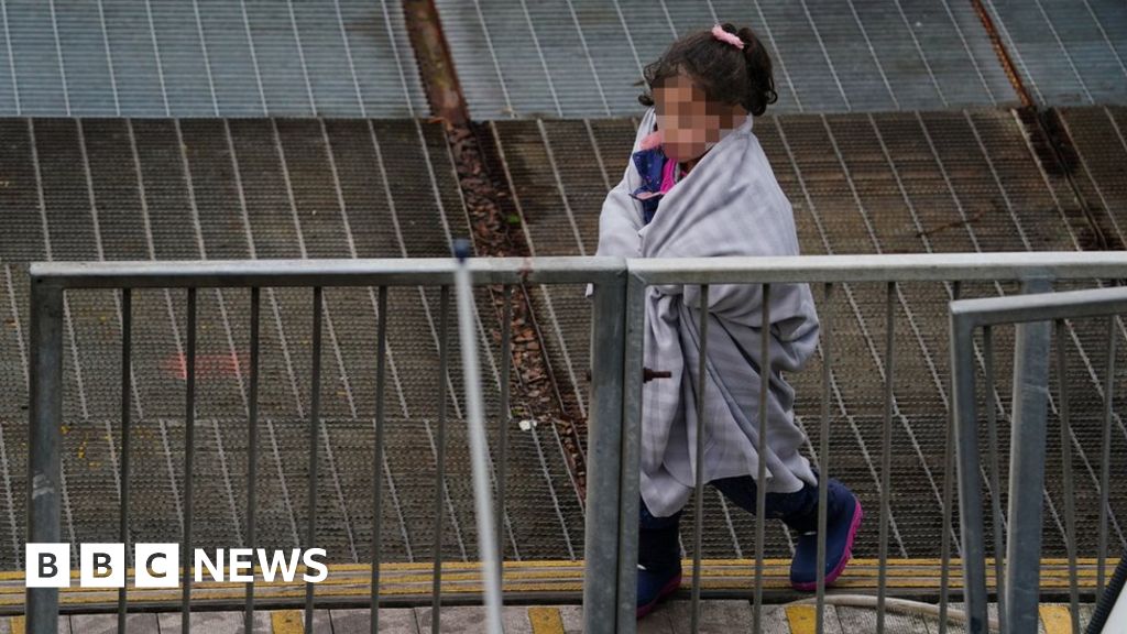 Safeguarding risks for 600 unaccompanied asylum-seeking children - BBC News