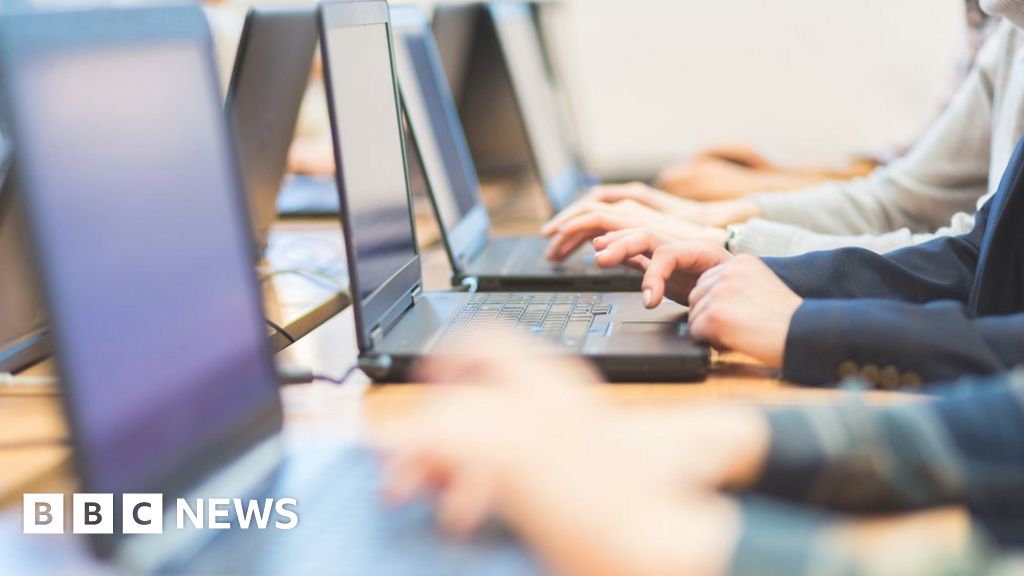 Boy, 15, looked up suicide methods at school before death - BBC News