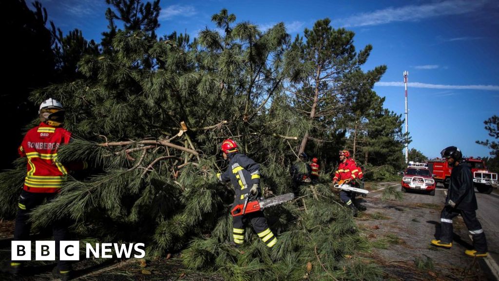Storm Leslie: Portugal hit by hurricane-force winds - BBC News