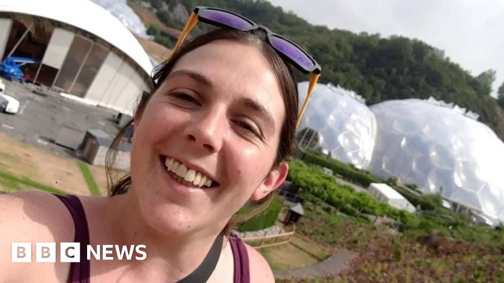 Lorraine Cox: Father of murdered woman wants CCTV control room - BBC News