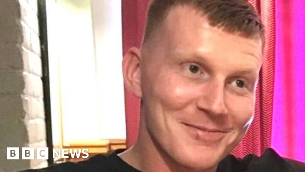 Billy Moore was gentle giant, say family - BBC News