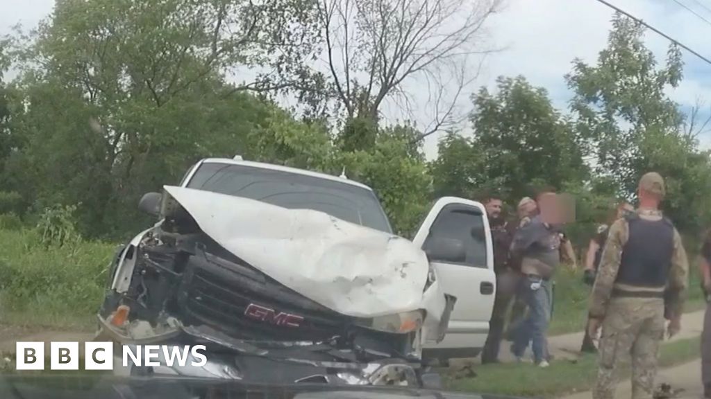 Moment police chase in Michigan ends in head-on collision