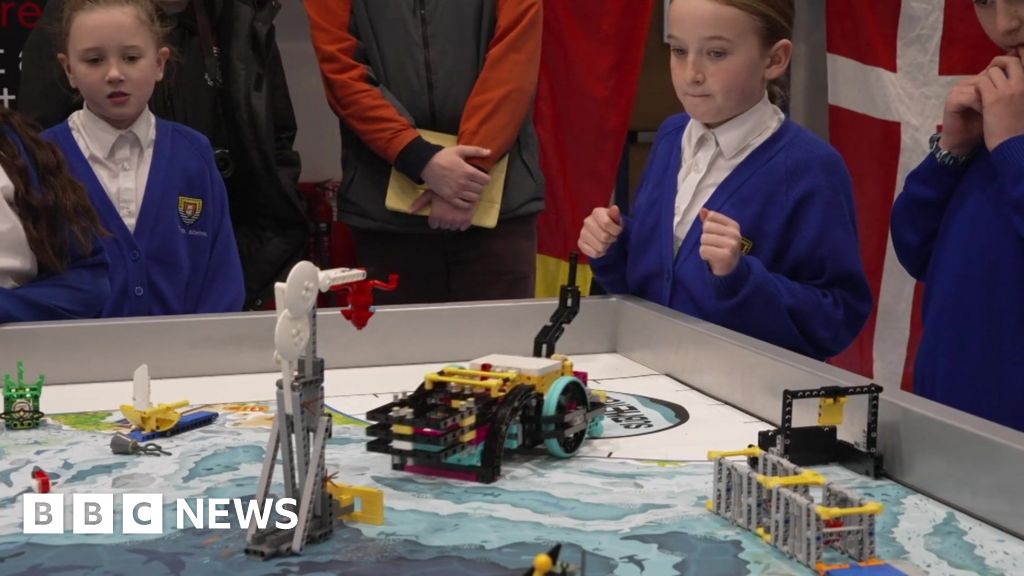 Cornwall pupils tackling 'real-world problems' using Lego - BBC News