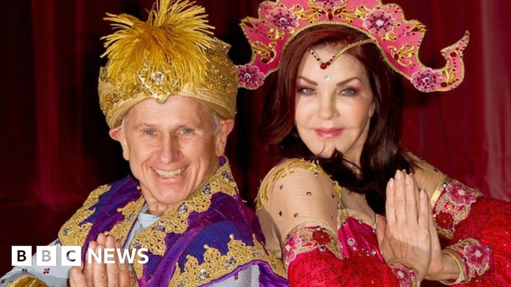 Meet the man who is watching 35 pantomimes this Christmas - BBC News
