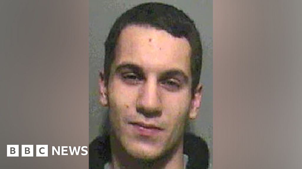 Parole hearing for man guilty of Lancashire sibling fire deaths - BBC News