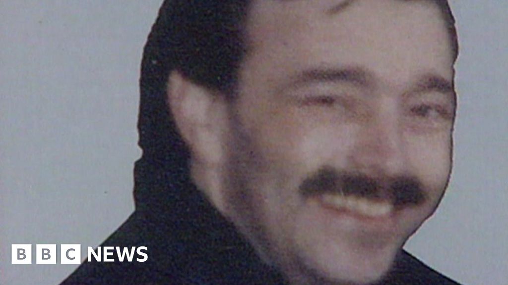 Anthony McDonnell admits killing postman Andrew Batten in 1995 - BBC News