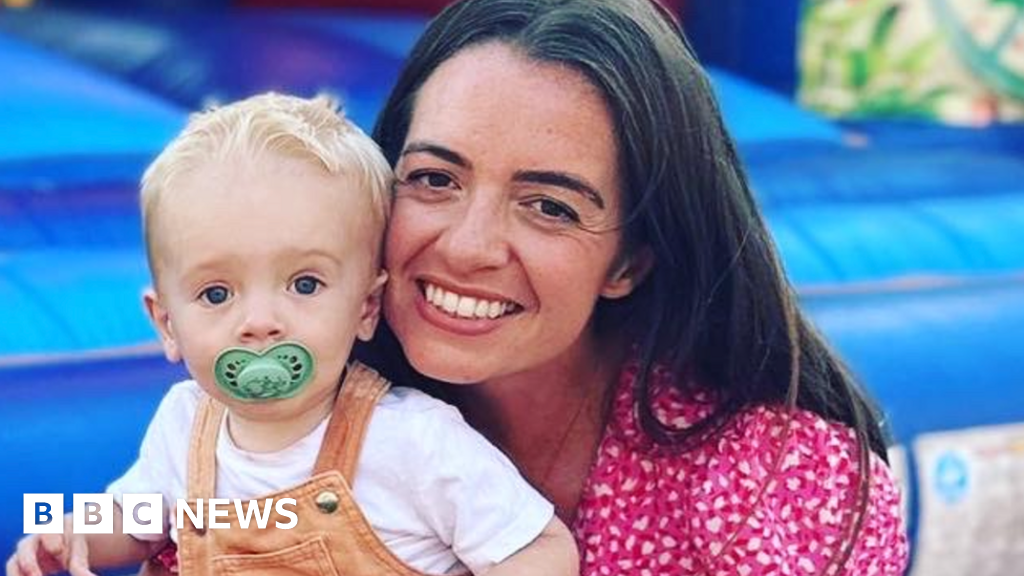 Kaftrio: Parents fear loss of cystic fibrosis 'miracle drug' - BBC News